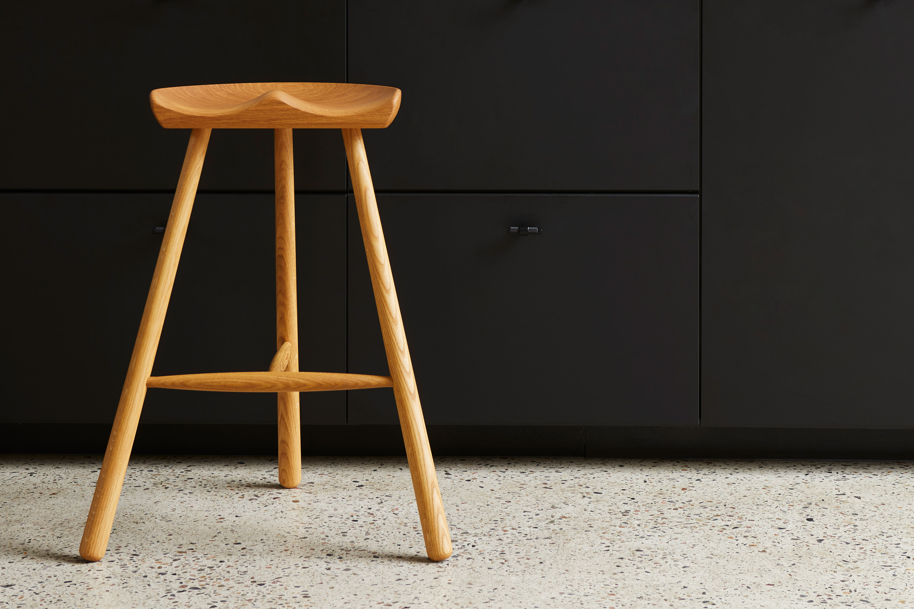 Barhocker SHOEMAKER CHAIR NO. 68 mit Schalensitz von FORM & REFINE