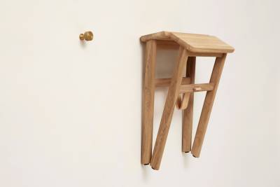 Hocker Schemel ANGLE FOLDABLE STOOL von FORM & REFINE | HolzDesignPur
